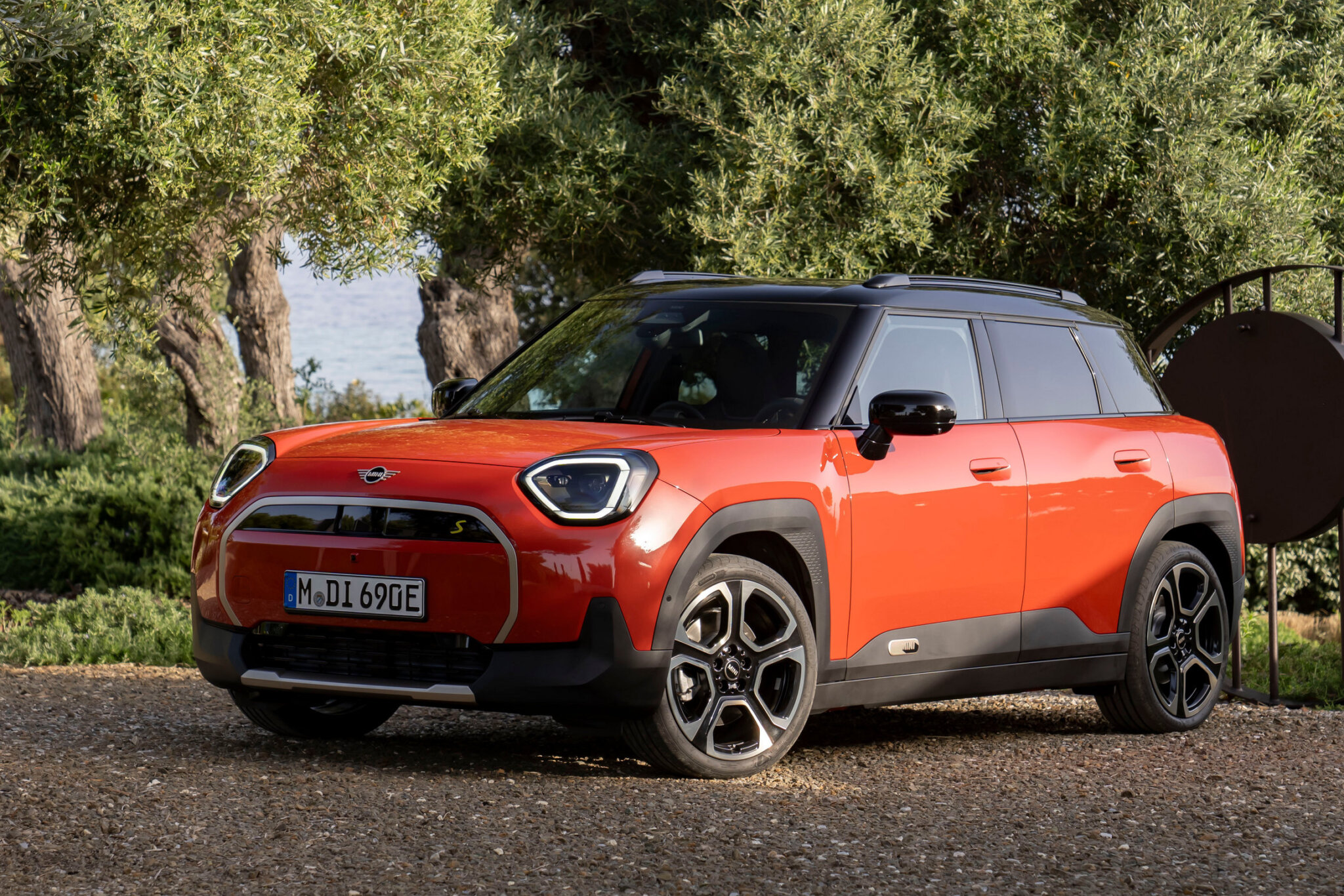 初のBEV専用MINI「エースマン」が国内販売開始！491万円から | MINI COOPER Sketch