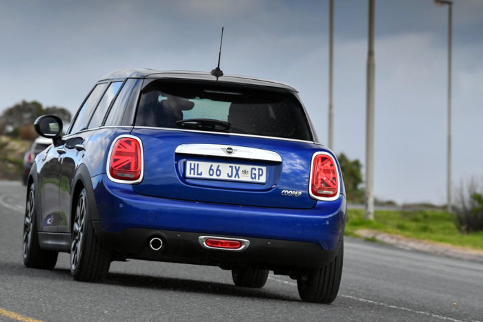 MINI 3ドア/5ドア｜スターライトブルーの写真集 | MINI COOPER Sketch