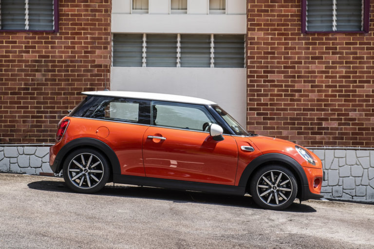 MINI 3ドア/5ドア｜ソラリスオレンジの写真集 | MINI COOPER Sketch