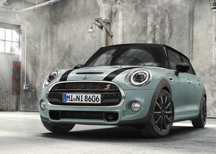 MINI5ドアに初のMT車！限定車「アイスブルーブラックエディション」 | MINI COOPER Sketch
