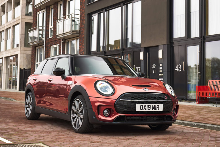 MINI クラブマン｜インディアンサマーレッドの写真集 | MINI COOPER Sketch