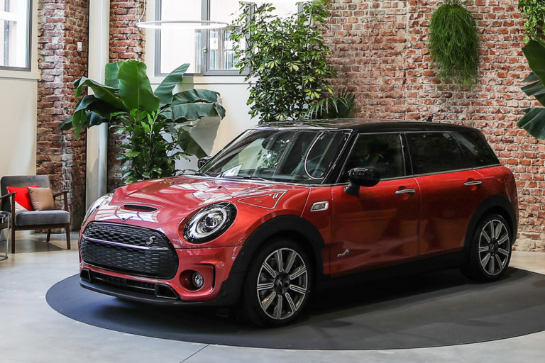 MINI クラブマン｜インディアンサマーレッドの写真集 | MINI COOPER Sketch
