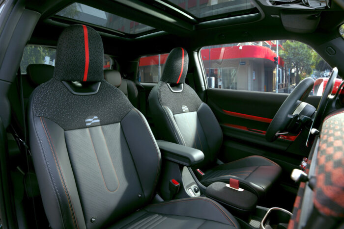 MINI ジョンクーパーワークス（F66）のスペックと装備 | MINI COOPER Sketch