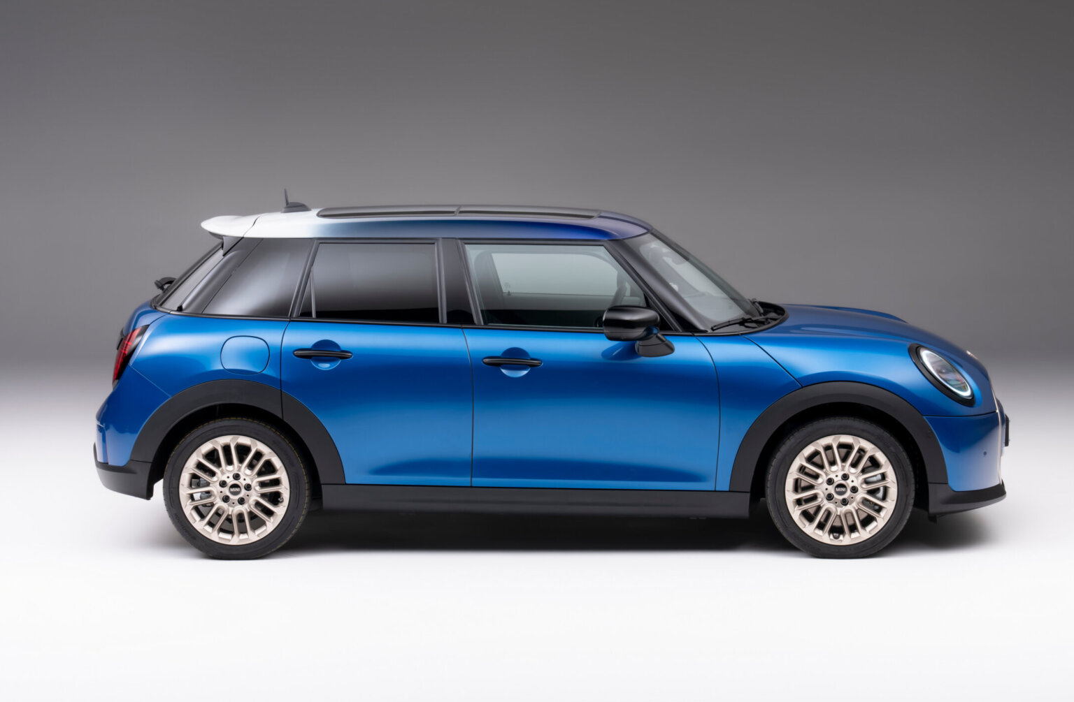 大ヒットモデルが新世代へ！新型「MINIクーパー 5ドア」発売 | MINI COOPER Sketch