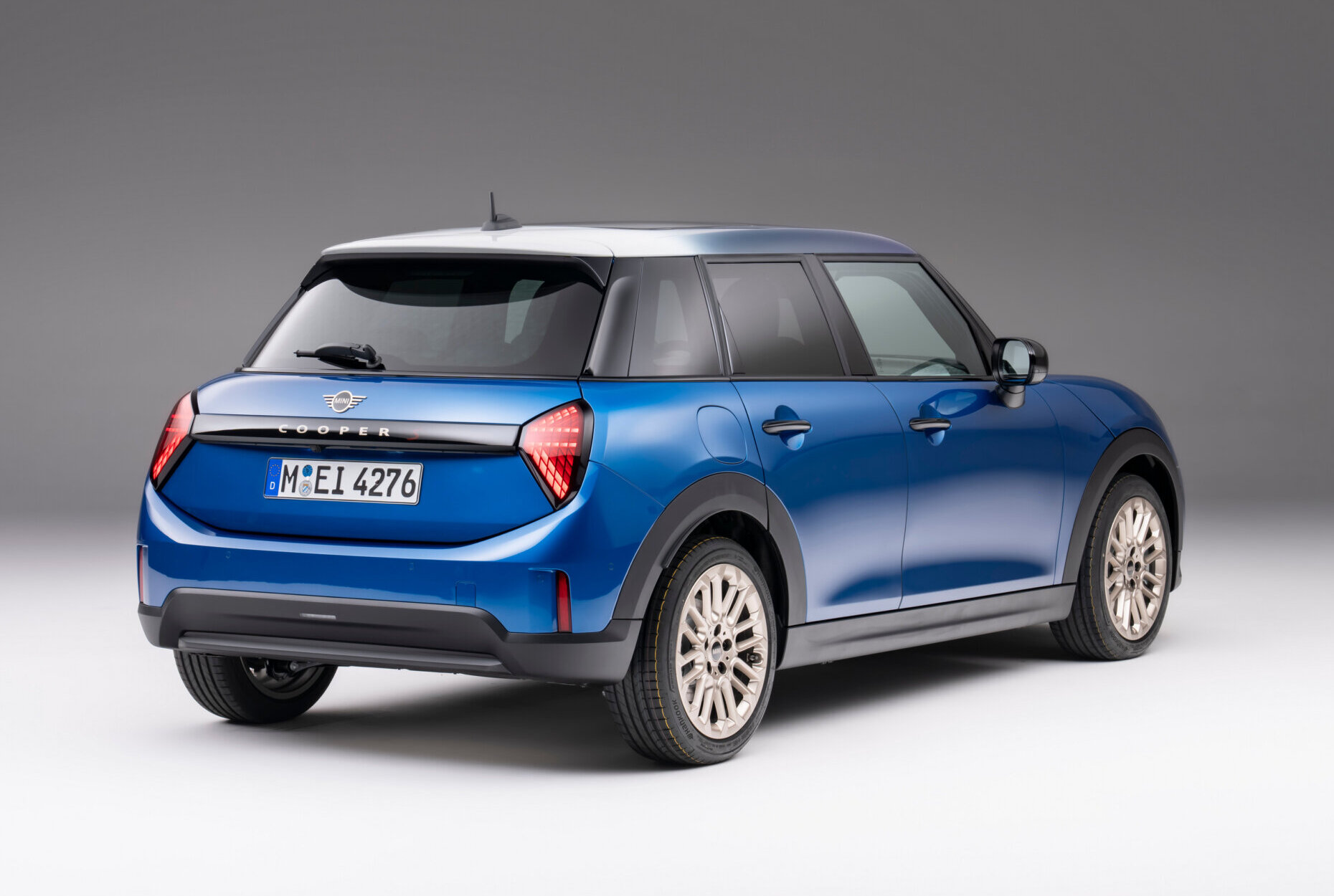 大ヒットモデルが新世代へ！新型「MINIクーパー 5ドア」発売 | MINI COOPER Sketch