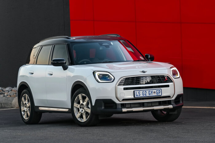 MINI カントリーマンS ALL4（U25）のスペックと装備 | MINI COOPER Sketch