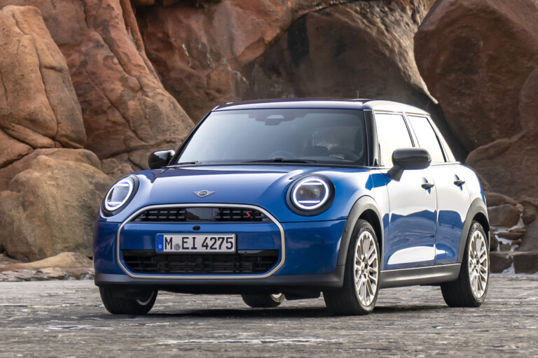 MINI クーパーC 5ドア（F65）のスペックと装備 | MINI COOPER Sketch