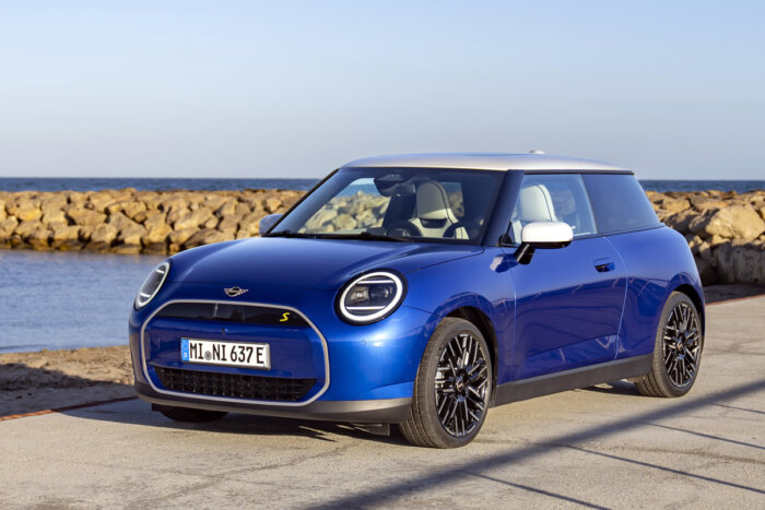 MINI クーパーSE（J01）のスペックと装備 | MINI COOPER Sketch