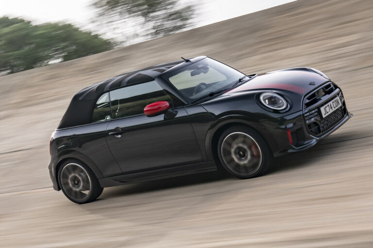 MINI ジョンクーパーワークス コンバーチブル（F67）のスペックと装備 | MINI COOPER Sketch